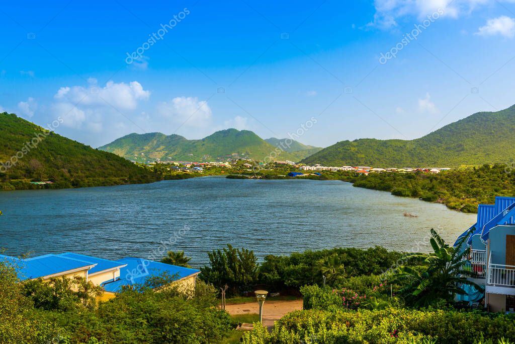 Friar 's Bay y Guichard Pond en la isla de Saint Martin en el Caribe 2024