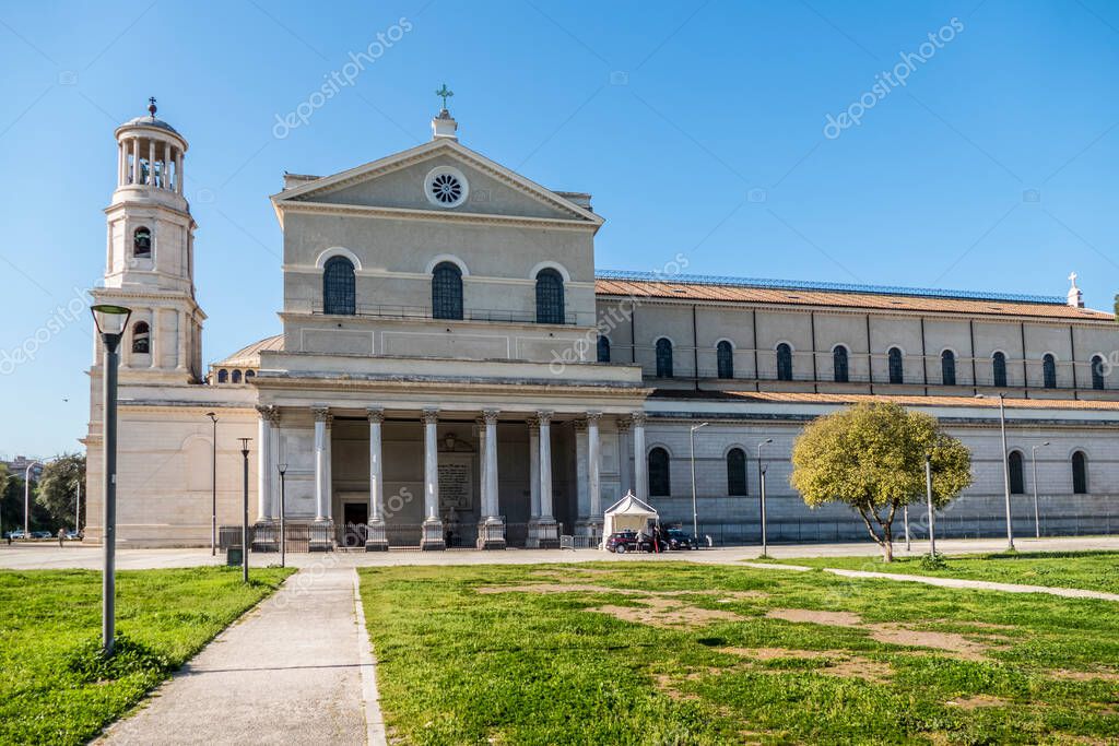 La fachada de la Bas lica Papal de San Pablo Extramuros en Roma 2024