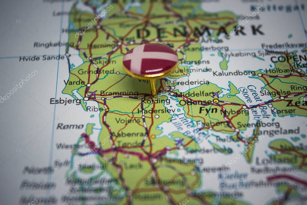 Kolding clavado en un mapa con la bandera de Dinamarca 2024