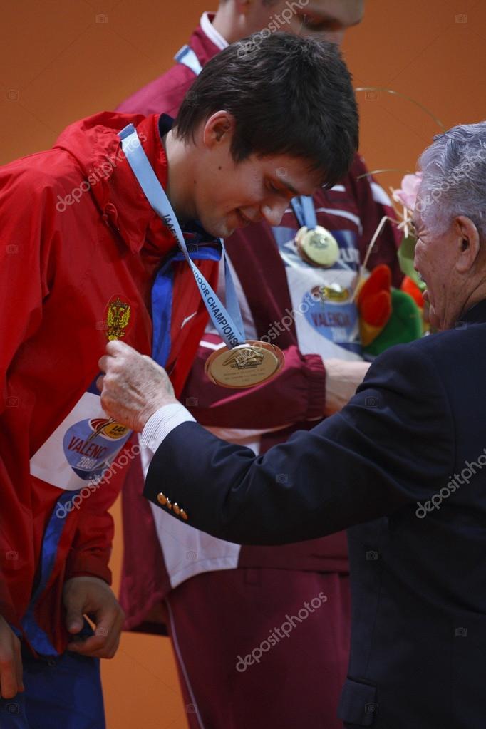 Evgeniy Borisov y Stae.net islavs Olijars con medallas de bronce en vallas de 60 metros para ...
