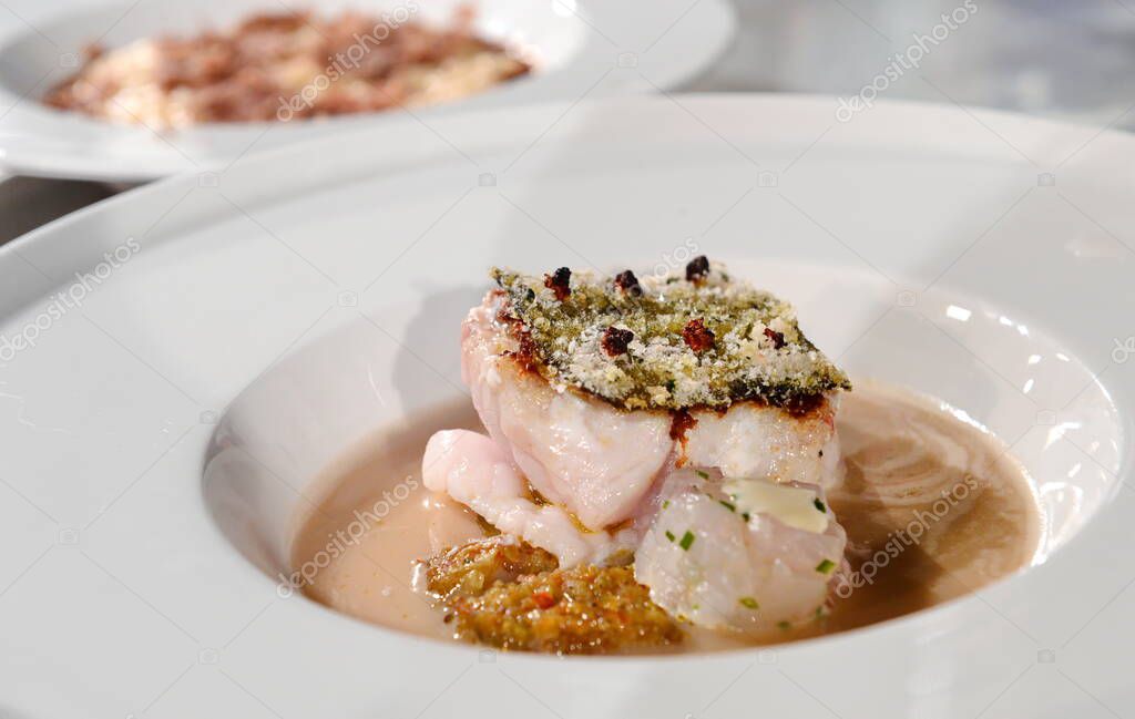 Pescado de roca crudo y cocido con pimientos chile verde gratino 2022