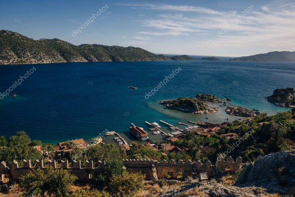 el hermoso panorama de Kekova, la ciudad hundida desde el castillo ...