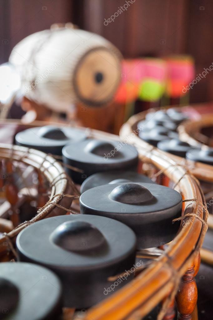 Gong y tambor, instrumento de percusión tradicional tailandés 2023