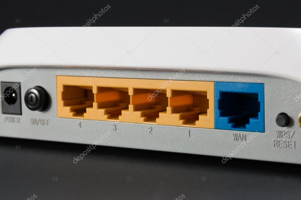 Puerto Ethernet en la parte posterior del router: fotografía de stock ...