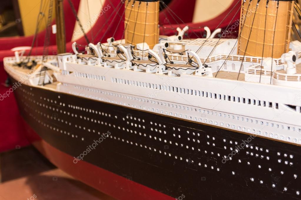 Close up of plastic model ship, titanic — Stock Photo © giorgiorossi73 ...