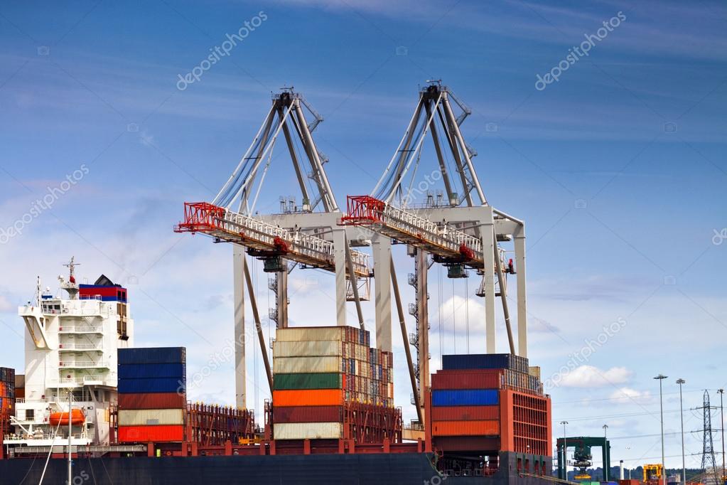 Cargo ship uploading containers in a harbour — Stock Photo © Yolfran ...