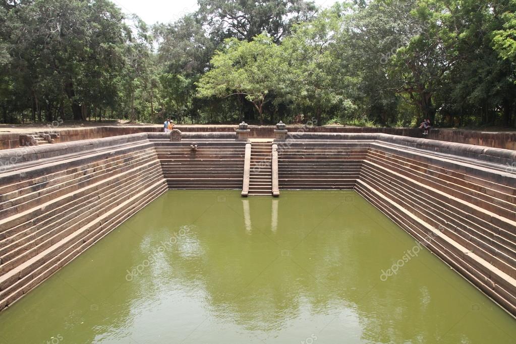 Kuttam Pokuna (estanques gemelos) en Anuradhapura, Sri Lanka 2022