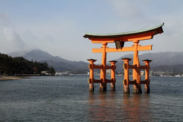 Floating gate of Itsukushima Shrine in Miyajima, Hiroshima, Japan ...