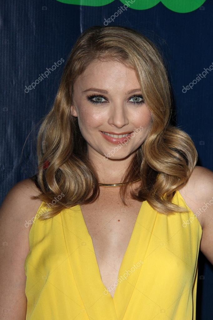 Elisabeth Harnois's Instagram, Twitter & Facebook on IDCrawl