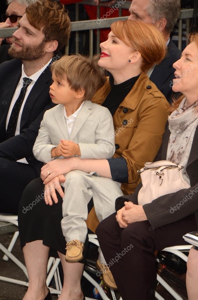 Bryce Dallas Howard with son Theodor — Stock Editorial Photo © bossmoss ...