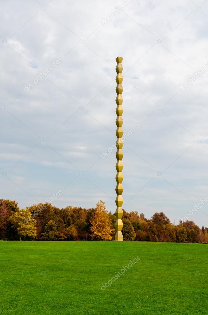 Endless Column made by Romanian artist Constantin Brancusi — Stock ...