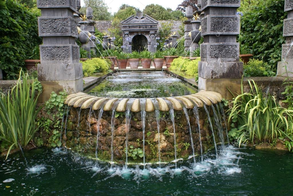 Fountain, garden, Arundel castle, West Sussex, England — Stock Photo ...