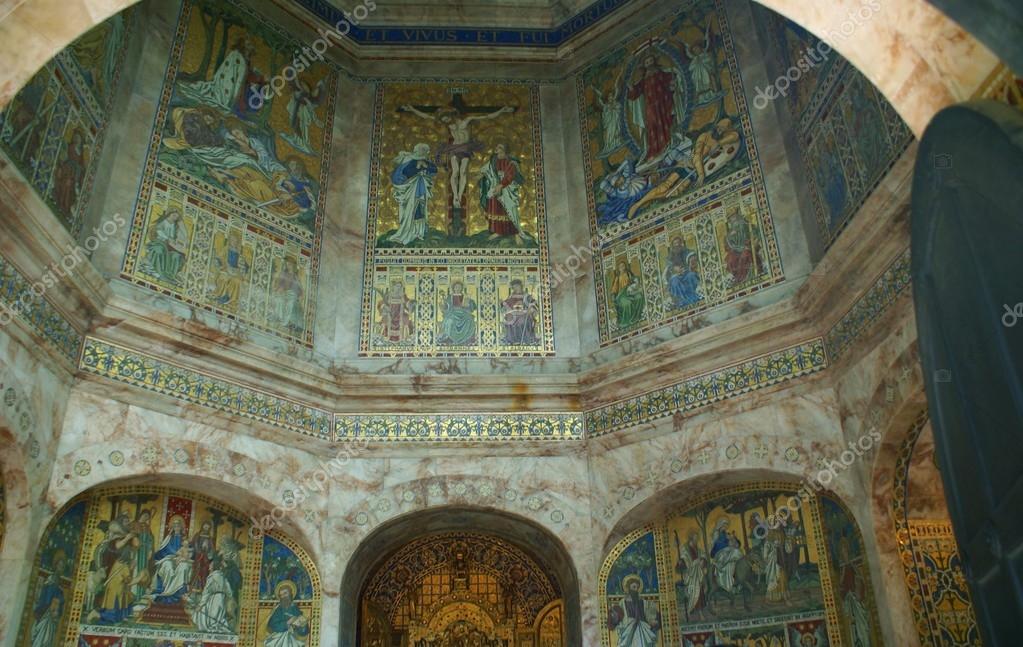 The Octagon Temple. Cliveden Chapel in Taplow, Buckinghamshire, England ...