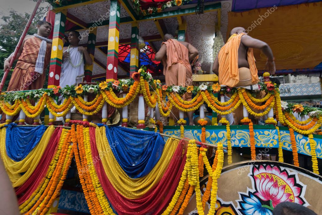 KOLKATA, BENGAL DEL OESTE, INDIA - 25 DE JUNIO DE 2017: Rath (carro) de ...