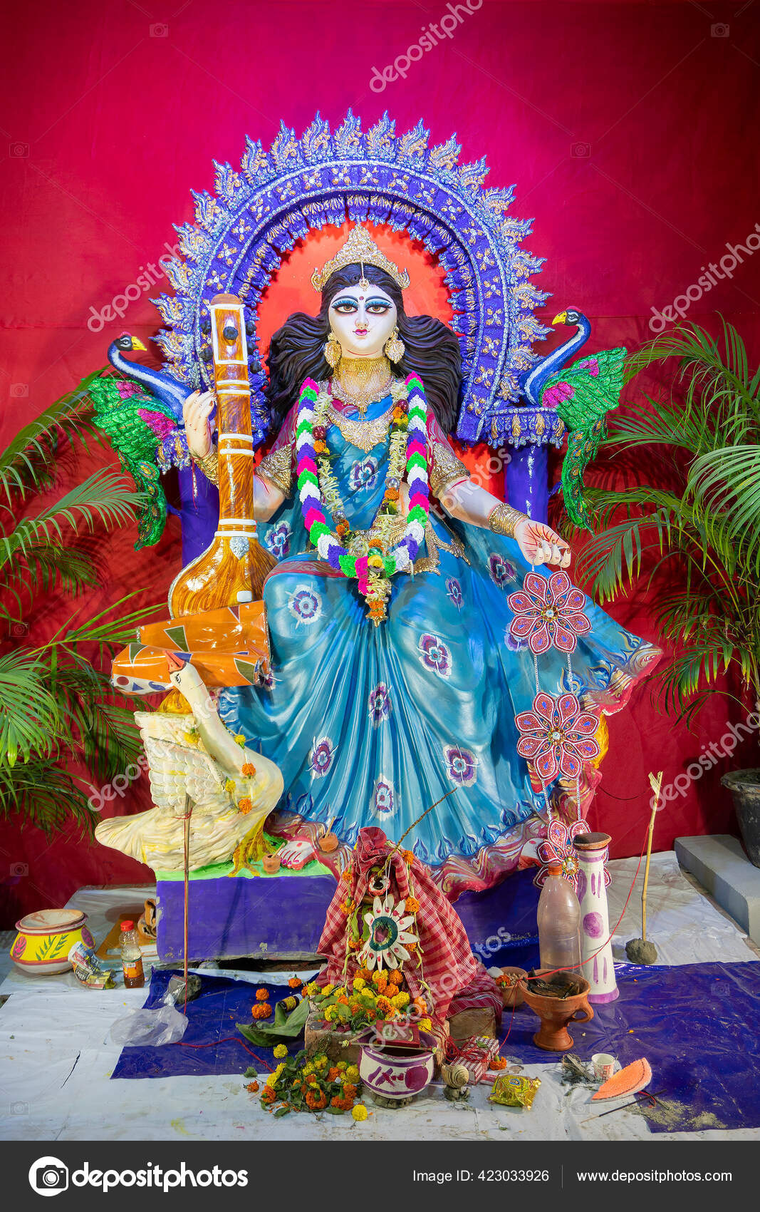 Idol Goddess Saraswati Veena Musical Instrument White Swan Sacred Bird ...