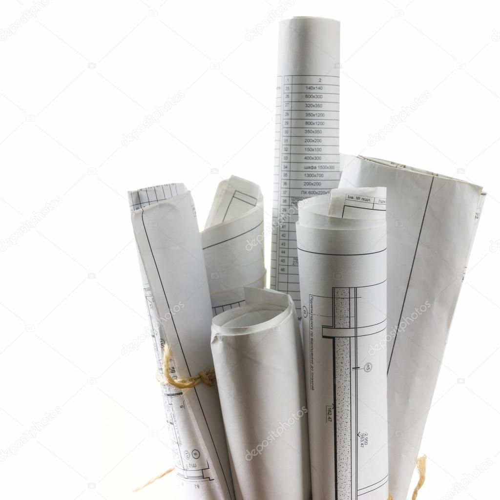 Proyecto arquitectónico, planos, rollos de planos cerca de papel en ...
