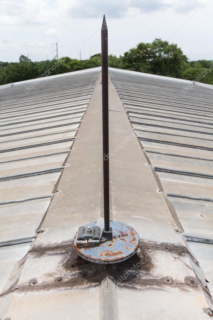 Sistema de pararrayos en el techo para proteger la subestaci n fr 2024