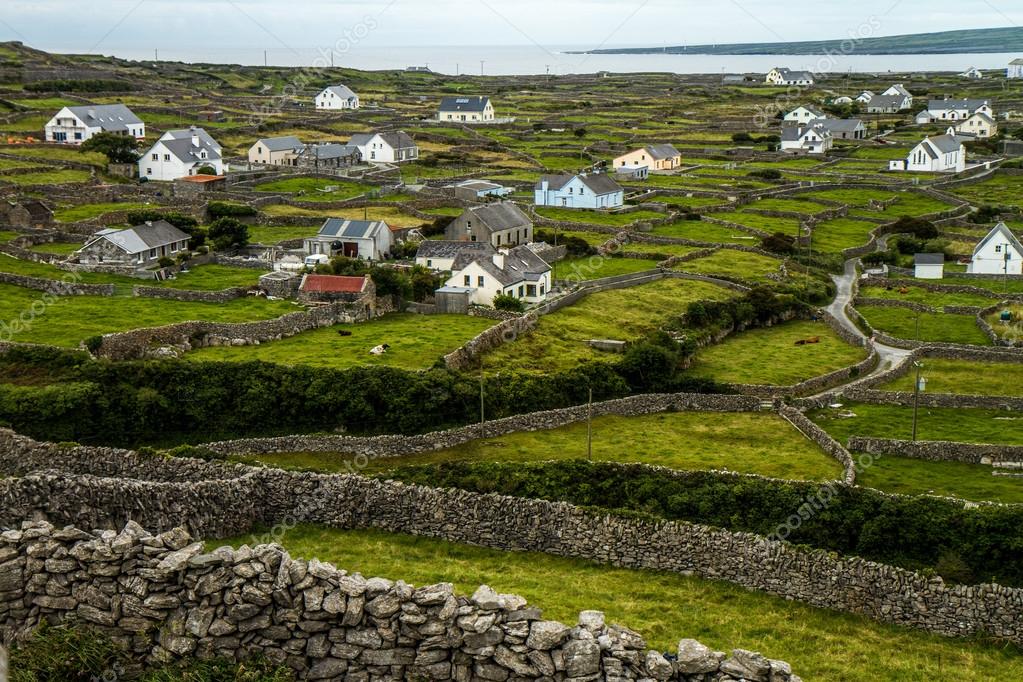 Stone walls in Ireland — Stock Photo © fedevphoto #68093651