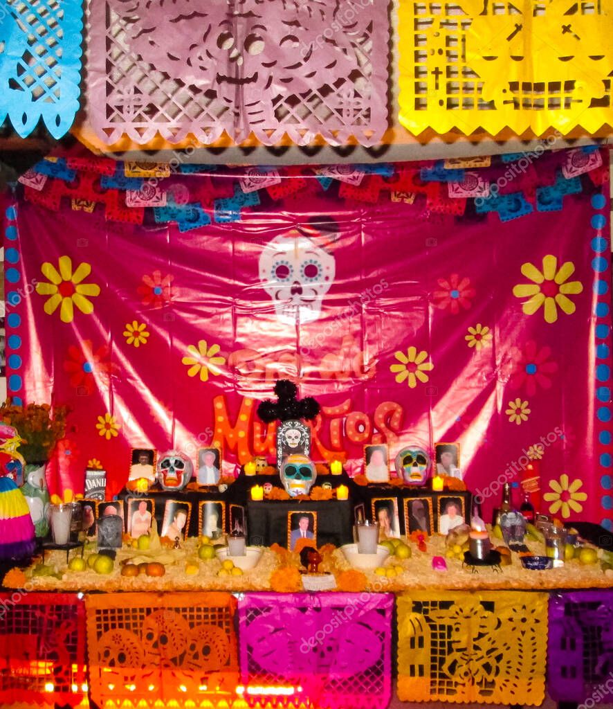 Ofrenda del d a de los muertos dedicada a los difuntos que est n en el otro mundo una tradici n ...