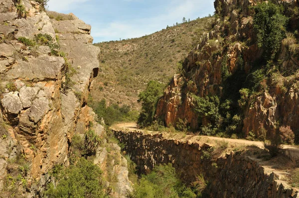 El Prince Alfred Pass de Uniondale a Knysna en las montañas Outeniqua ...