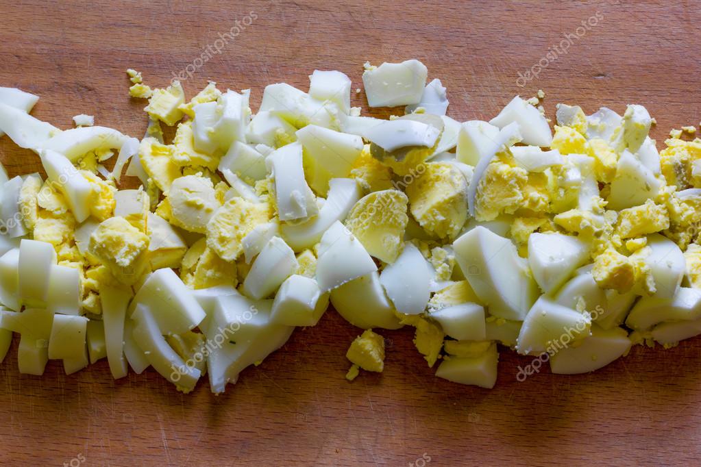 Huevos duros picados | finamente picado huevos cocidos en el centro de ...