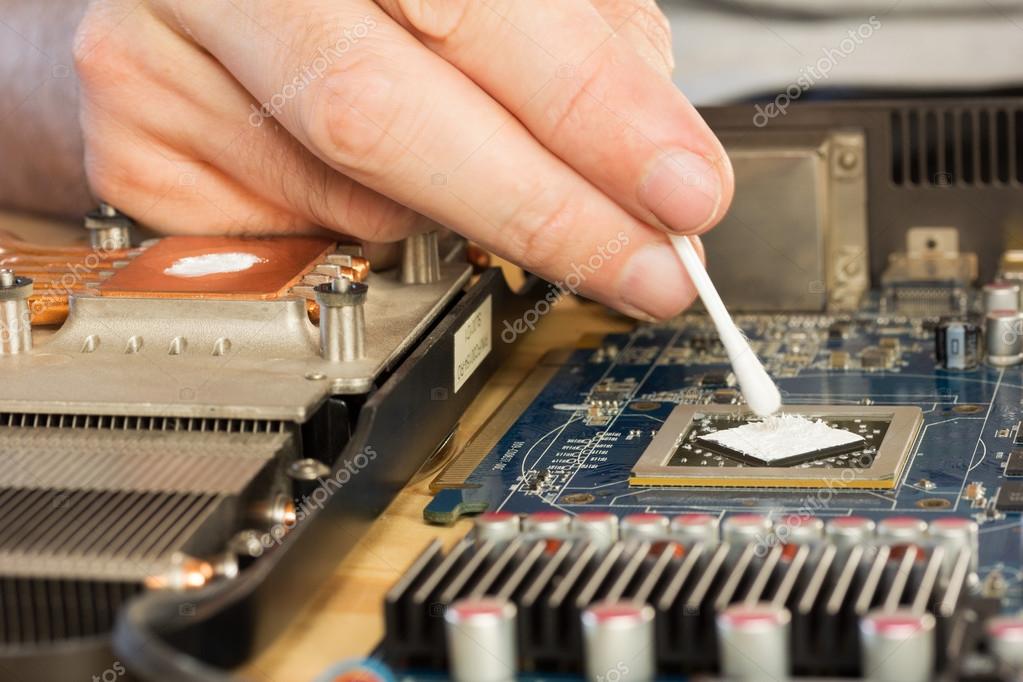 Computer repair. applying thermal paste to the video processor. close-up selective focus — Stock ...