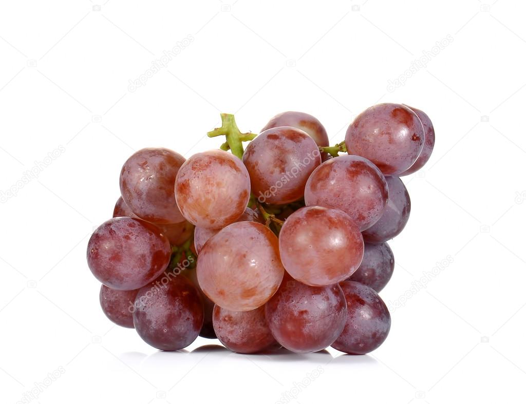 uvas rojas frescas sobre fondo blanco. 2024