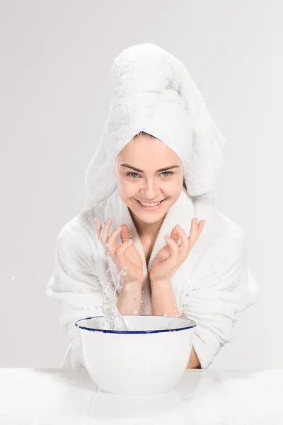 Face washing Stock Photos, Royalty Free Face washing Images | Depositphotos