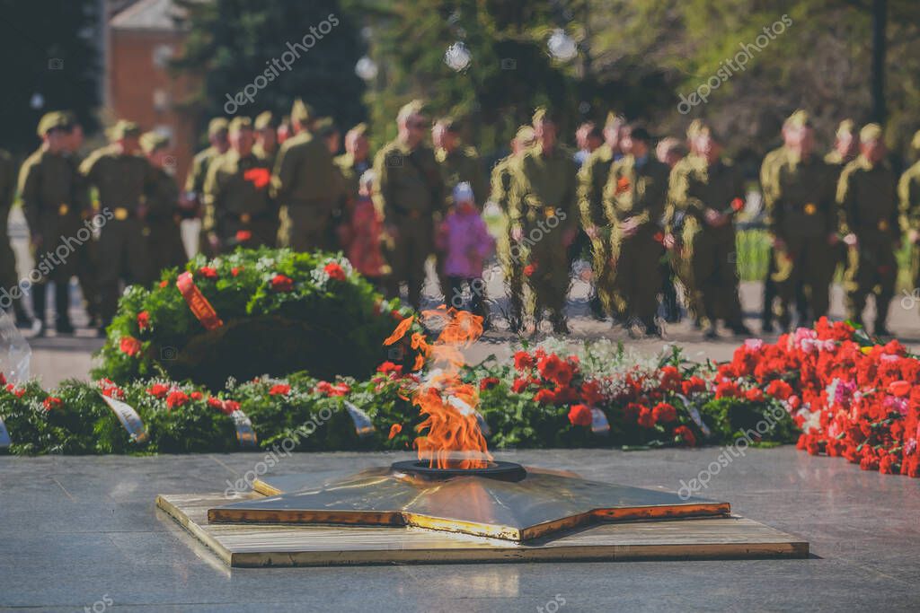 Eternal Flame monument with star and flowers at the Grave of Unknown ...