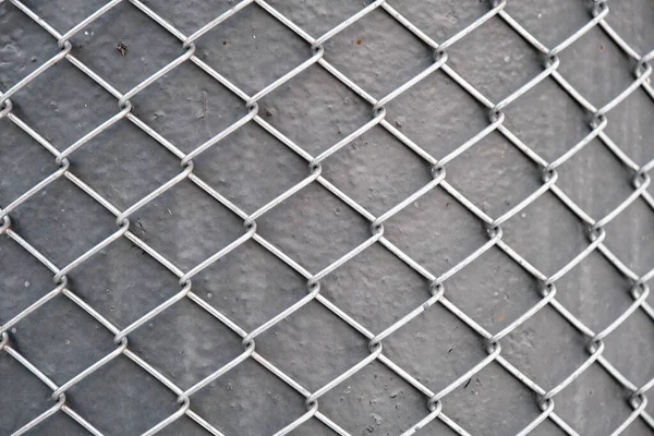 Łańcucha link fence dziura fotos de stock, imágenes de Łańcucha link ...