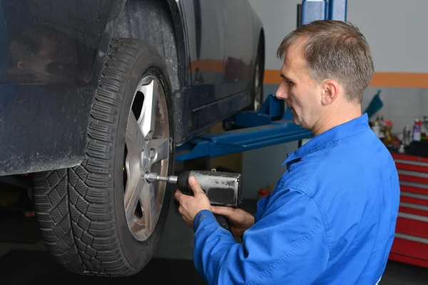 Wheel change Stock Photos, Royalty Free Wheel change Images ...