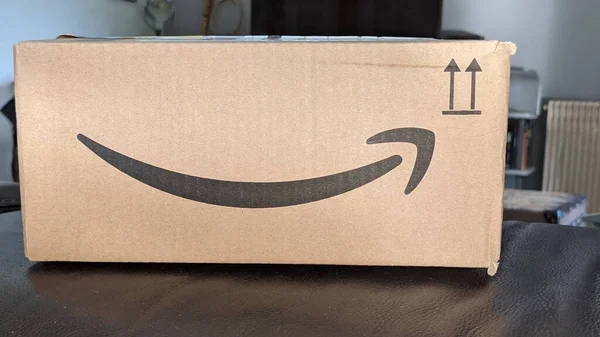 Amazon delivery box Stock Photos, Royalty Free Amazon delivery box ...