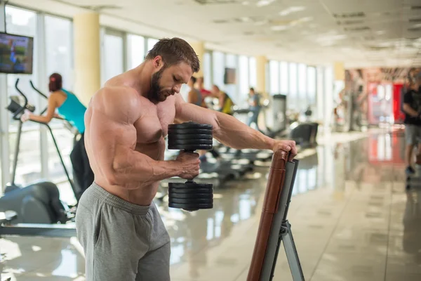 he has a sinewy body | UsingEnglish.com ESL Forum