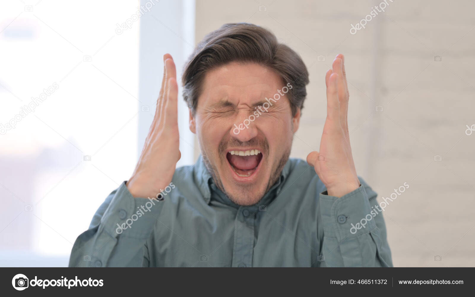 Portrait of Attractive Middle Aged Man Screaming, Shouting — Stock ...