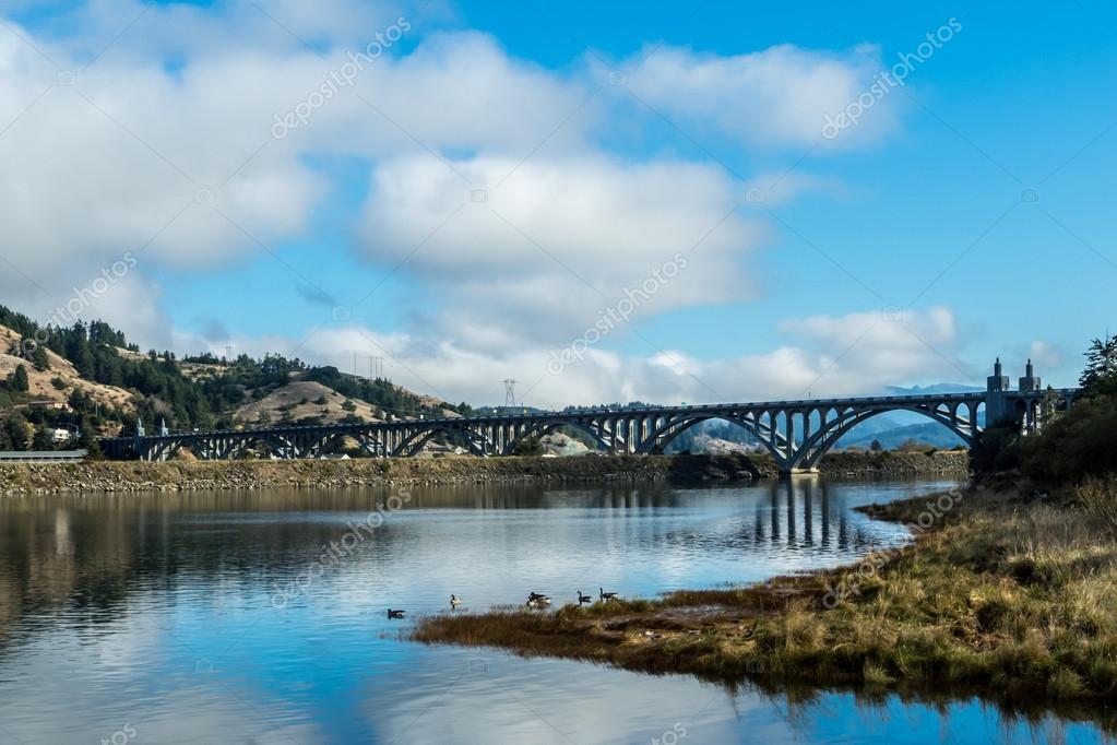 The Rogue River Bridge at Gold Beach, Oregon — Stock Photo © rruntsch ...