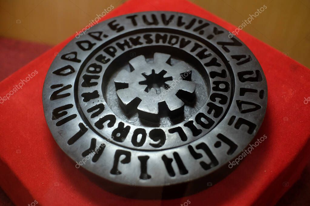 criptografía Leon Alberti, criptógrafo que logró cifrar código ...