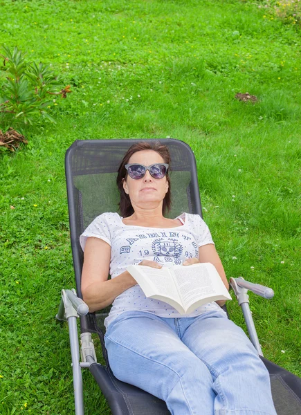 Fat lady reading Stock Photos, Royalty Free Fat lady reading Images ...