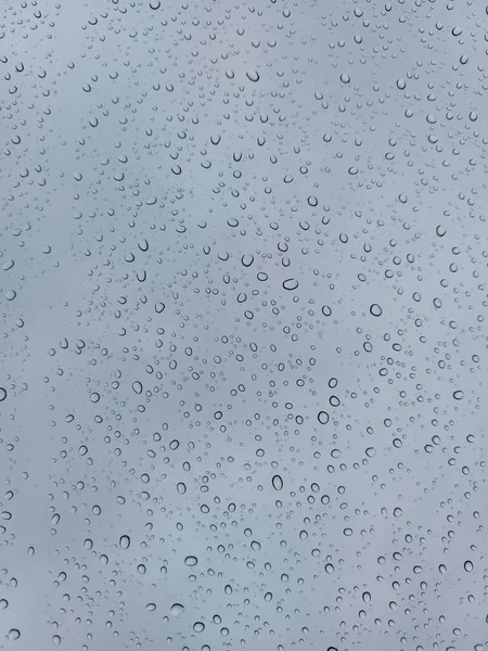Gotas de lluvia en el parabrisas fotos de stock, imágenes de Gotas de ... Gotas de lluvia en el parabrisas fotos de stock, imágenes de Gotas de ...