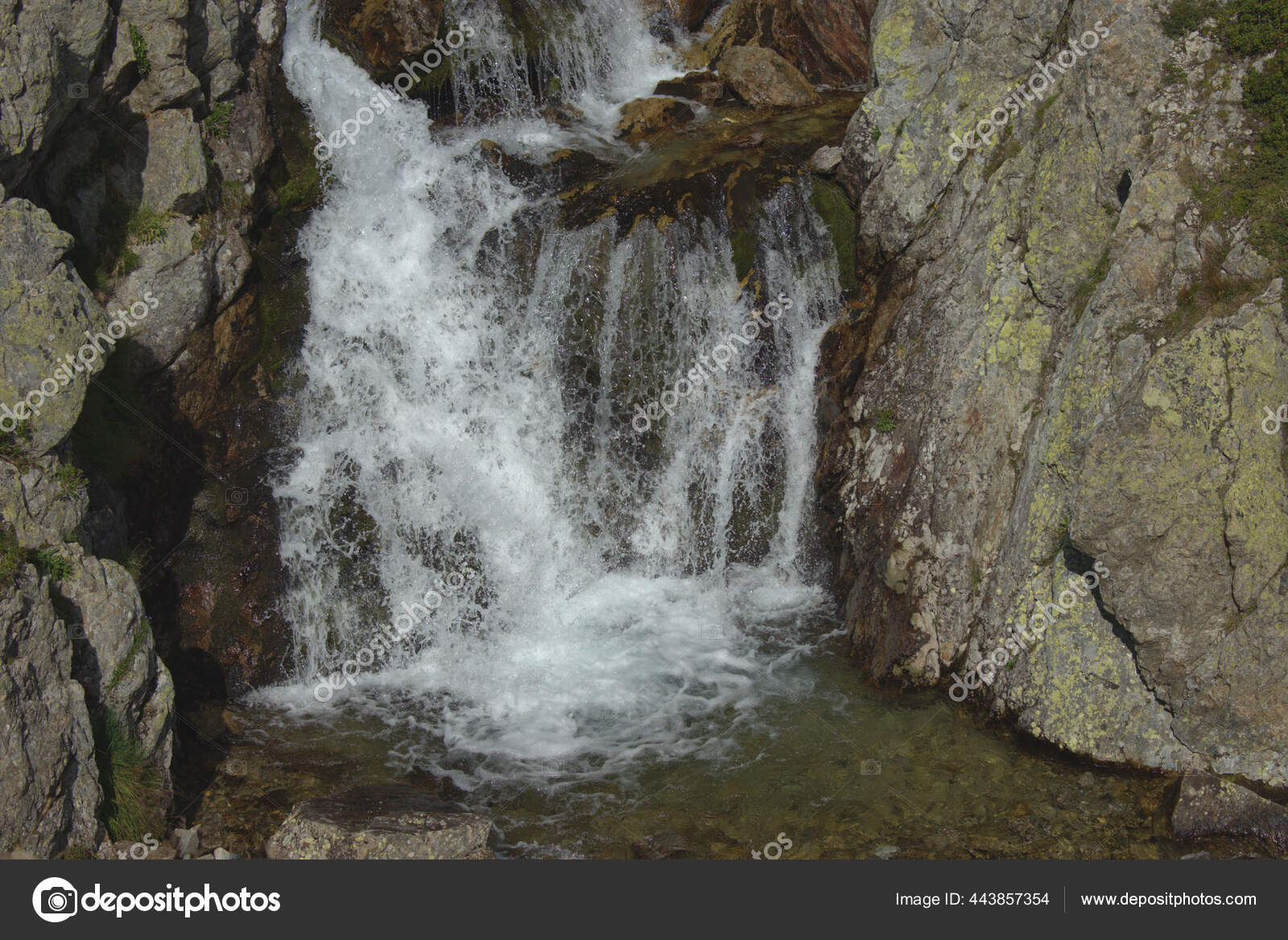 Pretty Little Cascade Mountains Fluelapass Switzerland 2020 Stock Photo ...