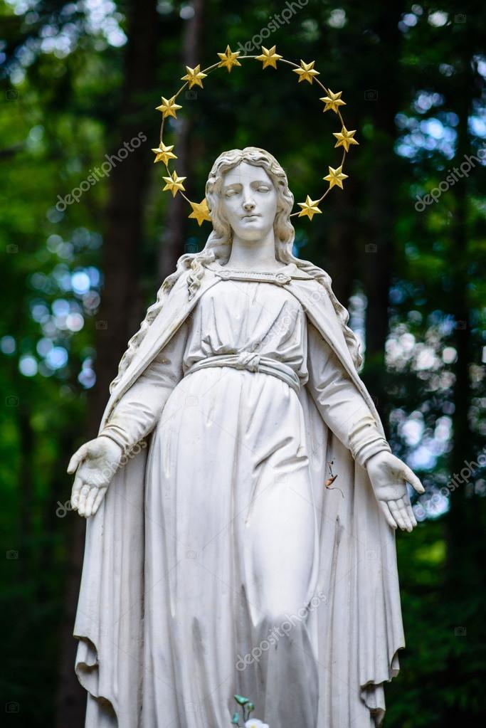 Statue of Virgin Mary — Stock Photo © bubutu #100371426