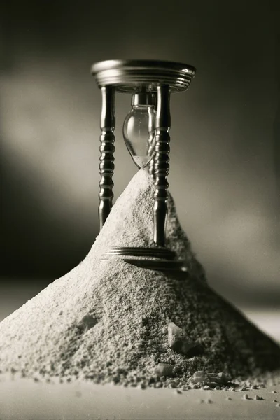 Broken hourglass Stock Photos, Royalty Free Broken hourglass Images ...