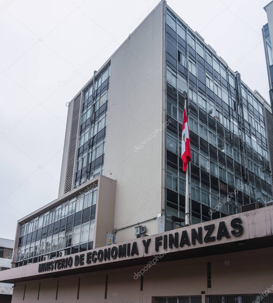 Lima, Perú - 31 de junio de 2021: Edificio del Ministerio de Economía y ...