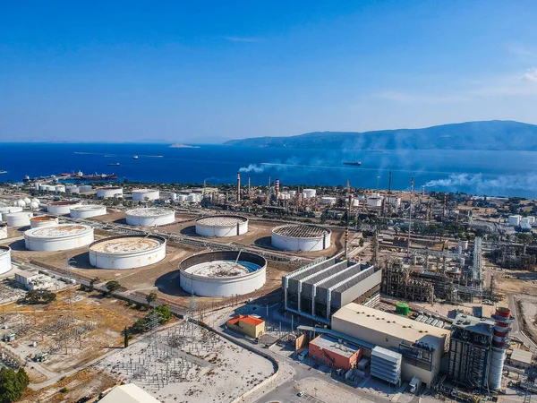 Foto a rea de la famosa planta de trabajo completo y refiner a de petr leo de Motor Oil en la ...