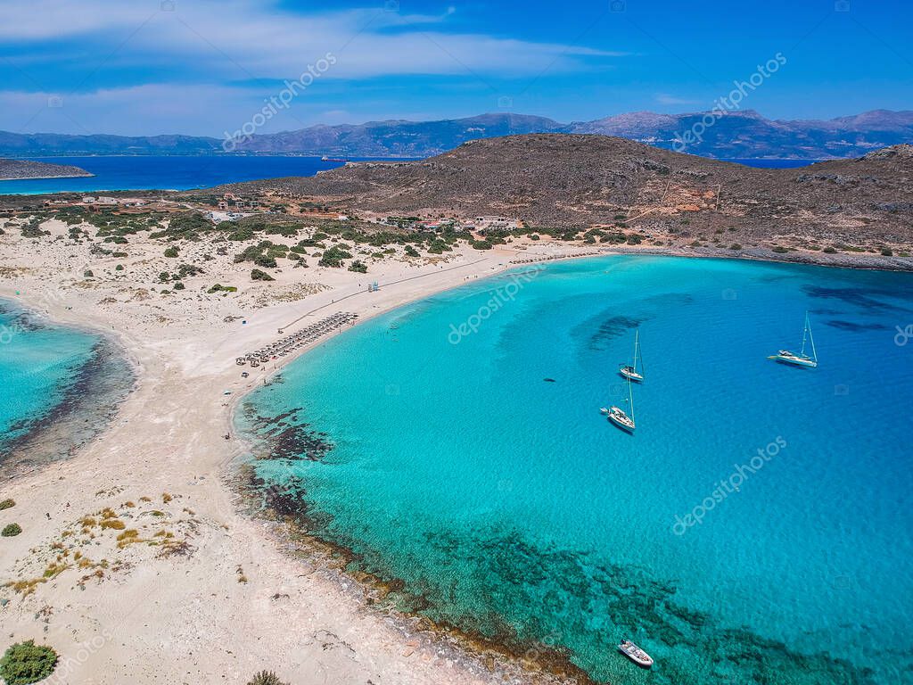Vista aérea de la playa de Simos en la isla de Elafonisos en Grecia ...