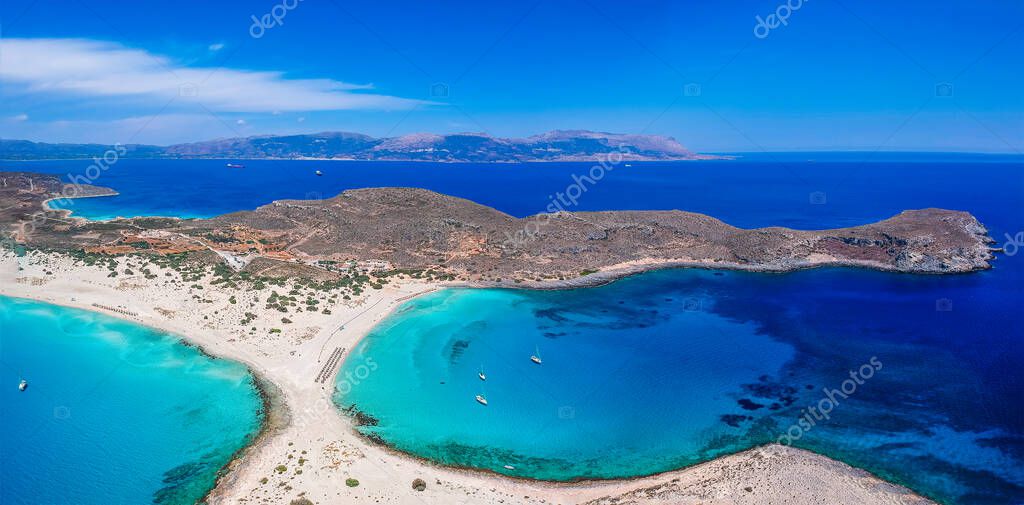 Vista aérea de la playa de Simos en la isla de Elafonisos en Grecia ...