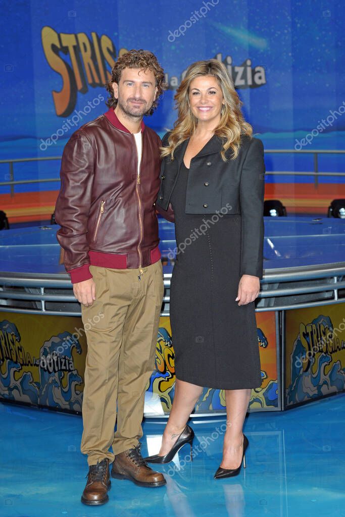 Milano - Presentazione di Striscia la Notizia con le nuove Veline ...