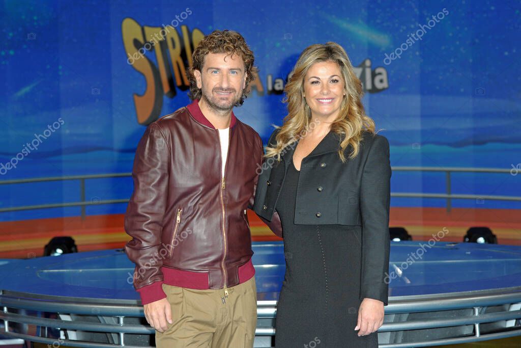 Milano - Presentazione di Striscia la Notizia con le nuove Veline ...