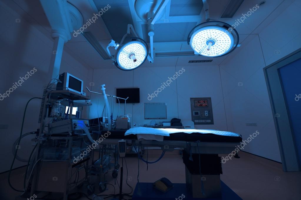 Équipement et dispositifs médicaux dans la salle d'opération moderne ...