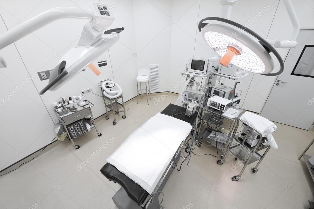 Equipment and medical devices in modern operating room — Stock Photo ...