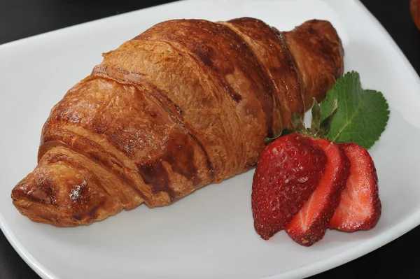 Croissant aux fraises Stock Photos, Royalty Free Croissant aux fraises Images | Depositphotos